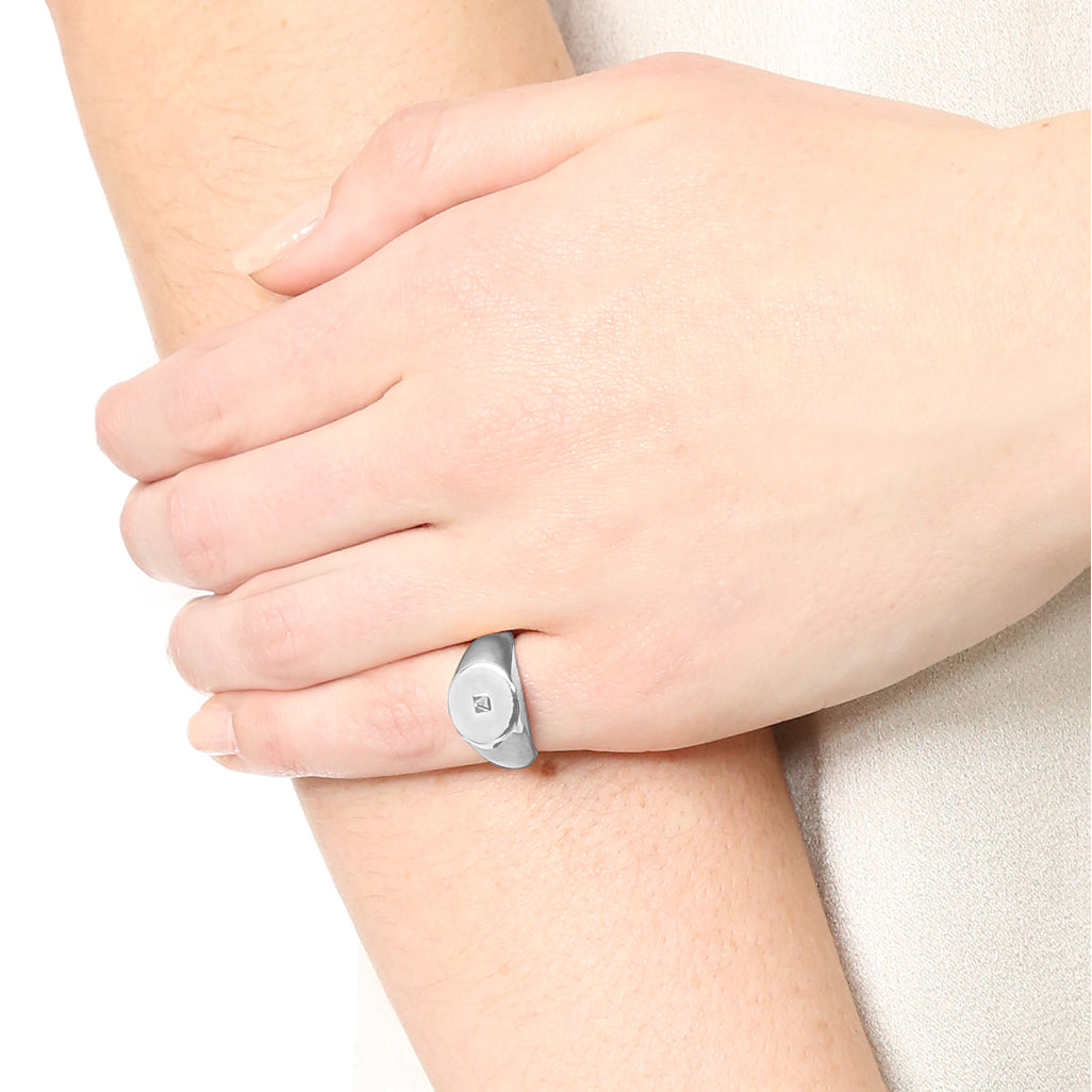 Pyramid Pinky Signet Ring - Silver – EDDIE BORGO